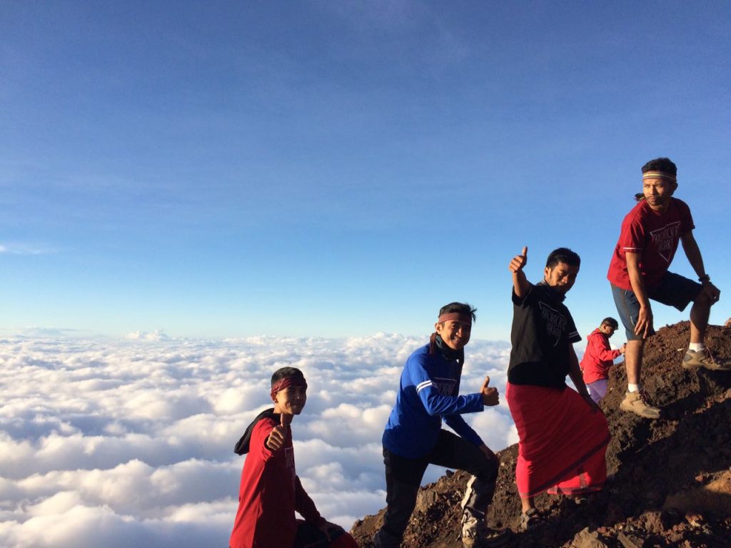 tracking menuju puncak slamet